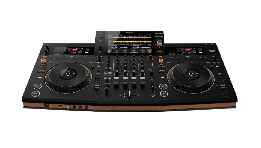 Pioneer DJ OPUS-QUAD Professional 4-Channel All-In-One DJ System Black